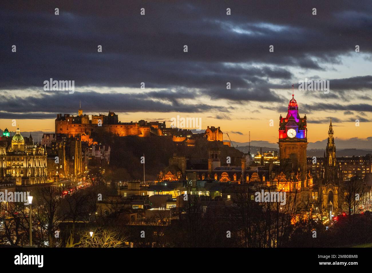 Edinburgh, UK. 19th Jan, 2023. UK. Weather. A sunset view looking over ...