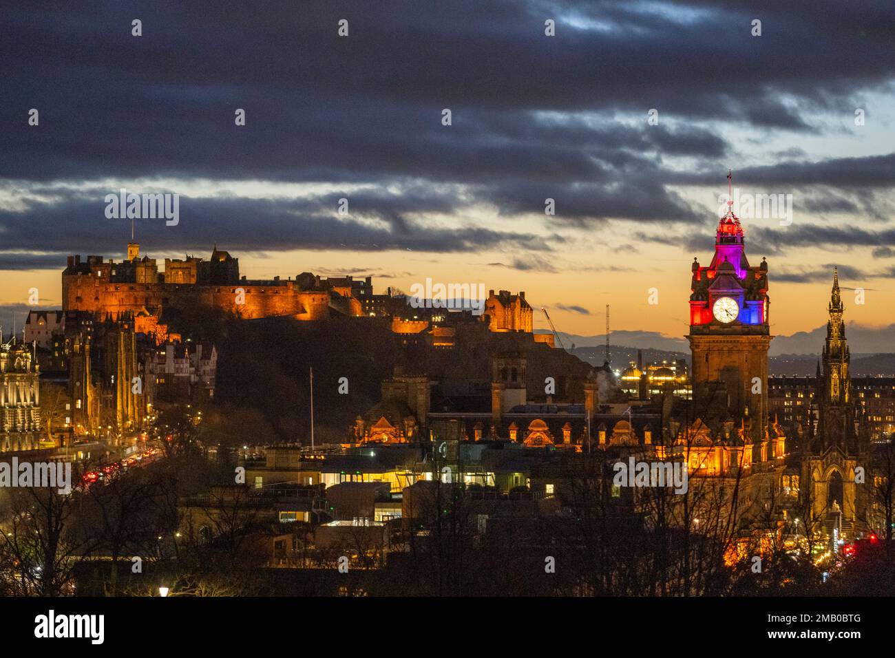 Edinburgh, UK. 19th Jan, 2023. UK. Weather. A sunset view looking over ...