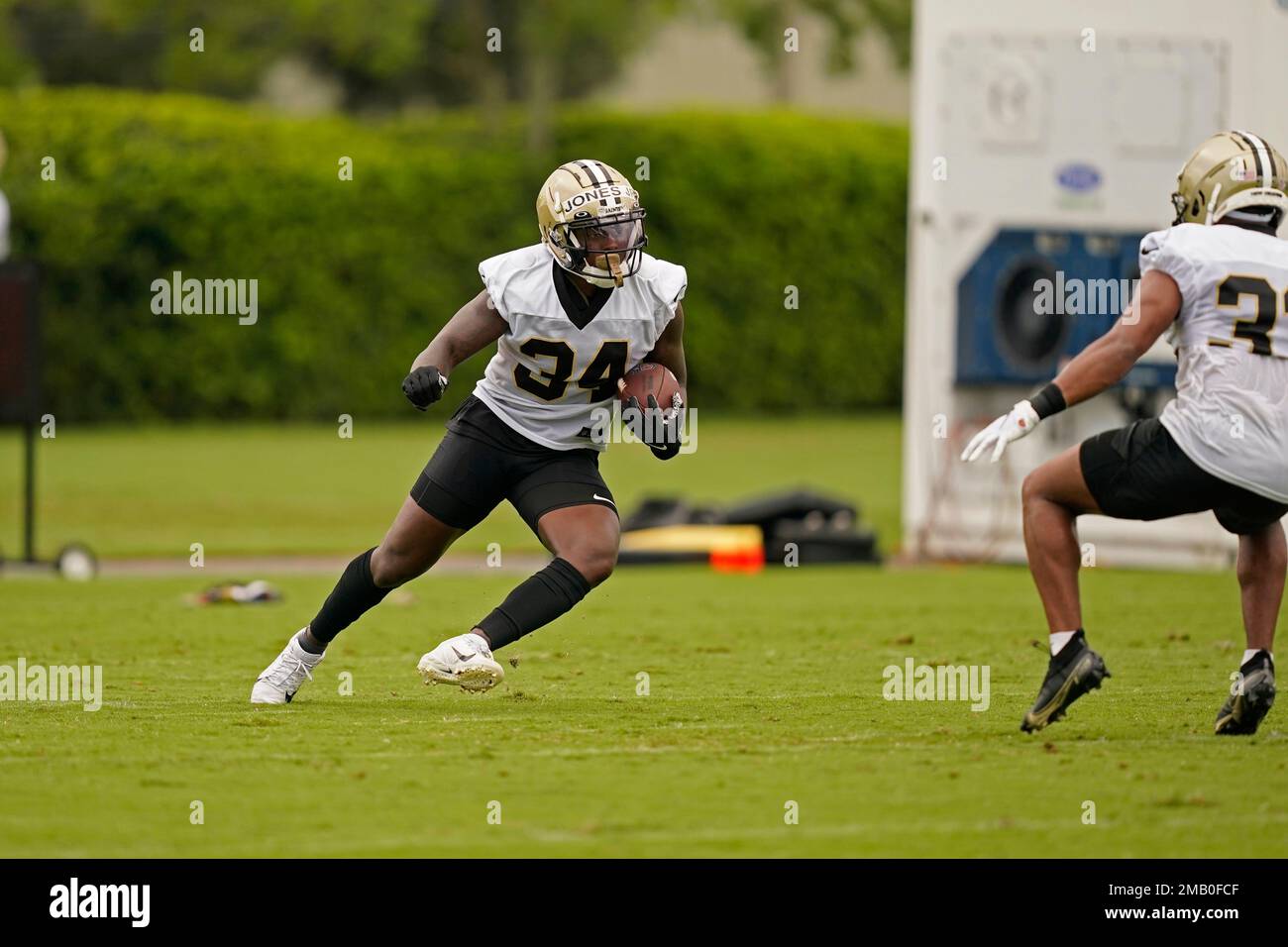 New Orleans Saints running back Tony Jones Jr. (34) runs through drills ...