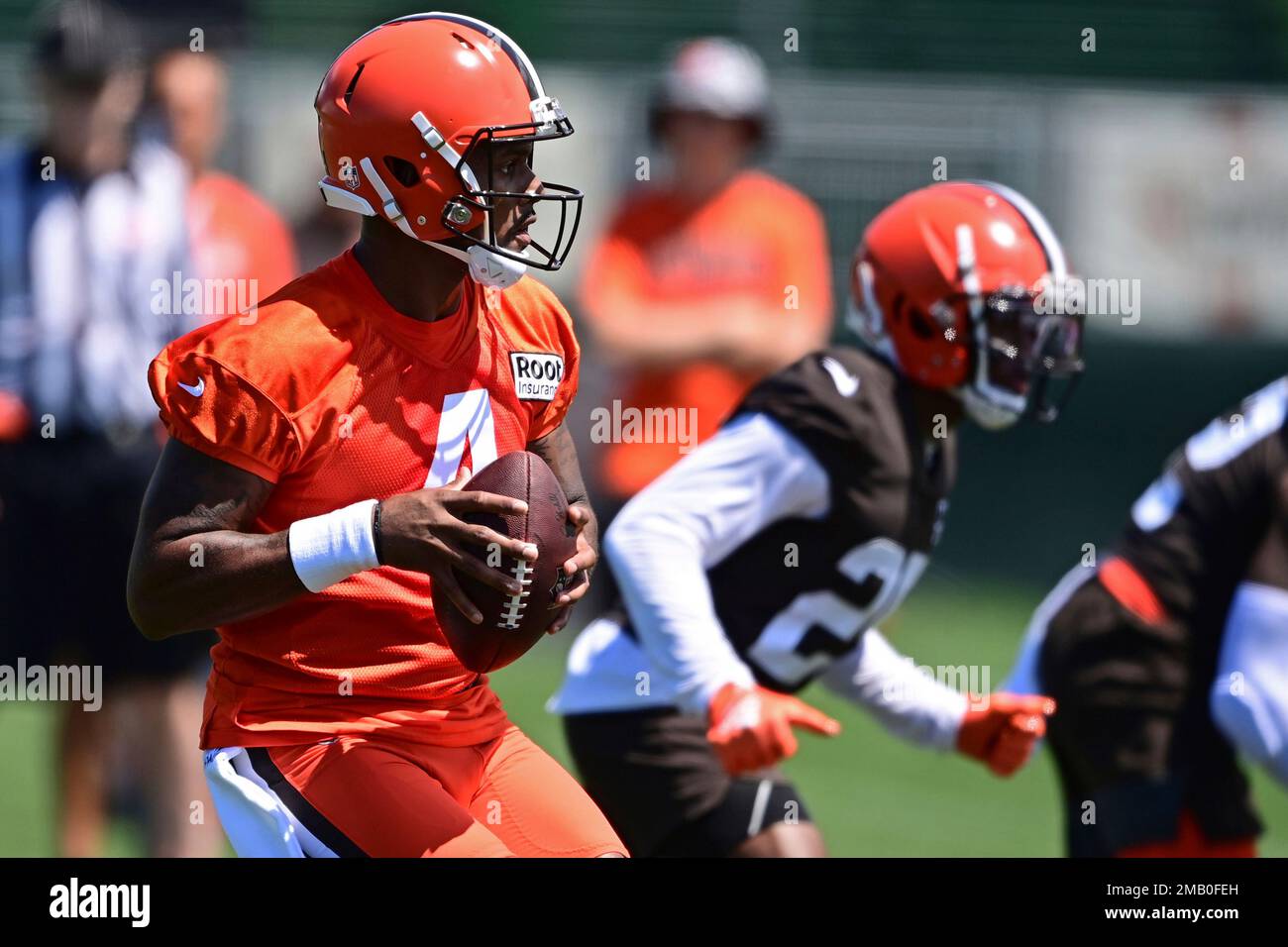 Cleveland Browns quarterback Deshaun Watson drops back to pass during ...
