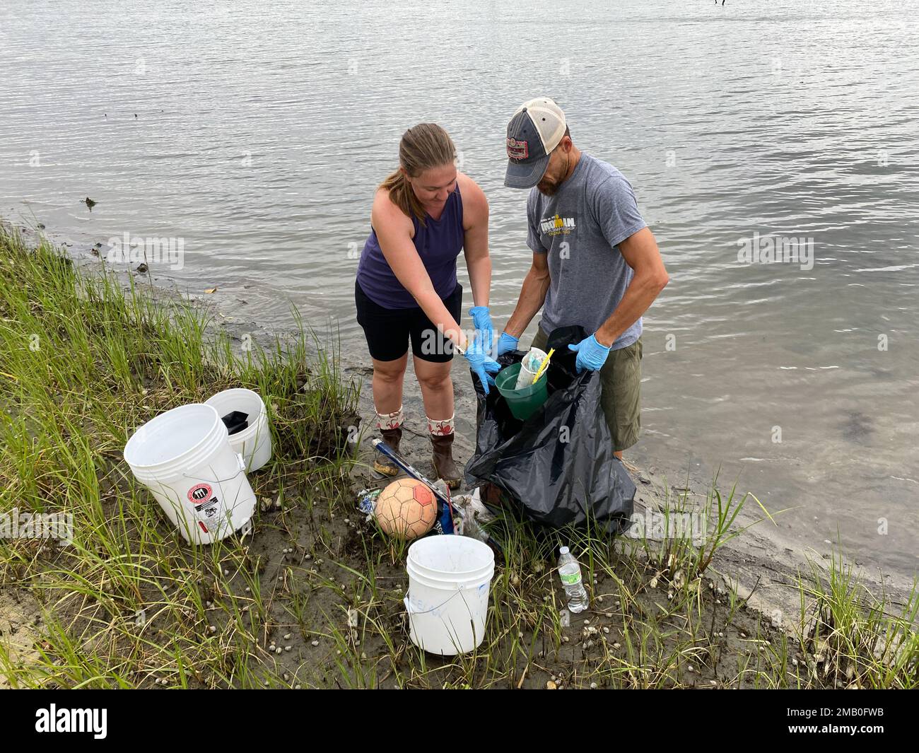 Volunteers from Naval Facilities Engineering Command (NAVFAC) Atlantic ...