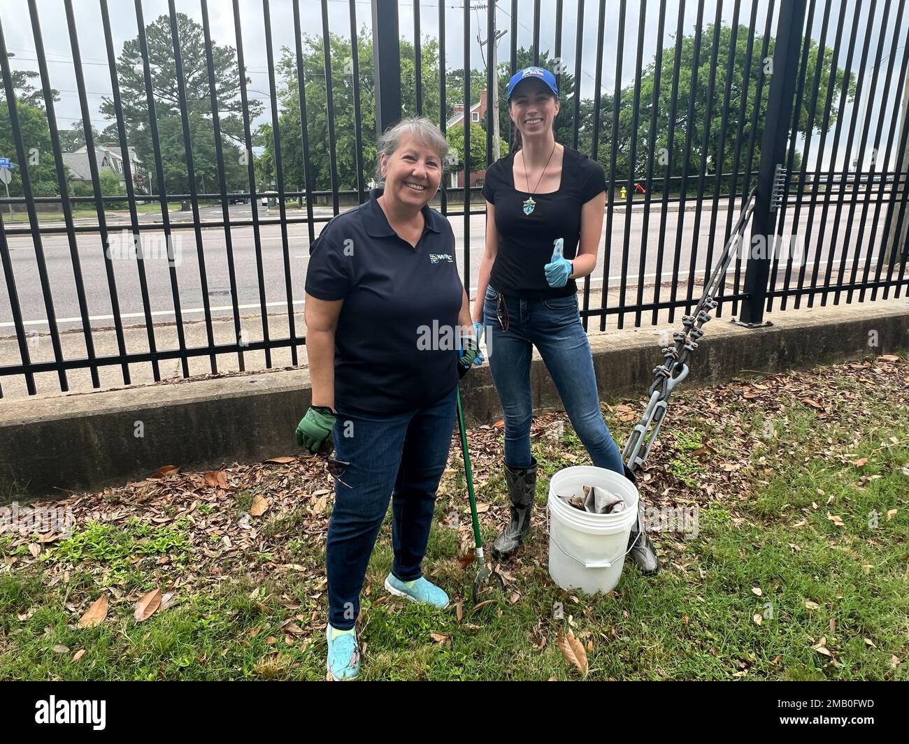 Volunteers from Naval Facilities Engineering Command (NAVFAC) Atlantic ...
