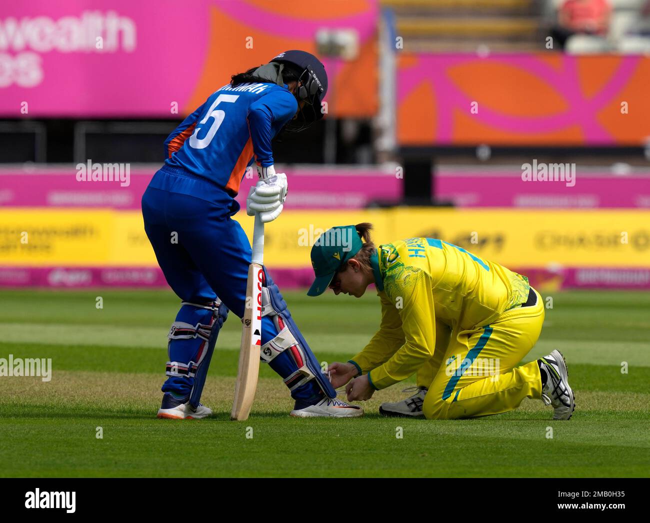 Australia's Alyssa Healy ties the shoelaces of India's Jemimah ...