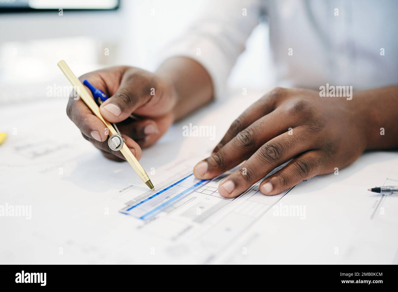 Sitting man line drawing hi-res stock photography and images - Alamy