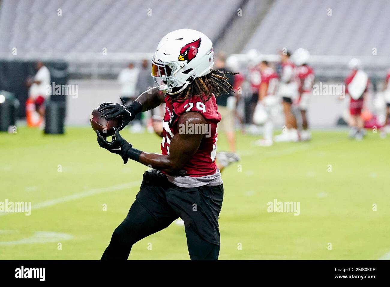 Arizona Cardinals running back Jonathan Ward makes a catch as he takes ...