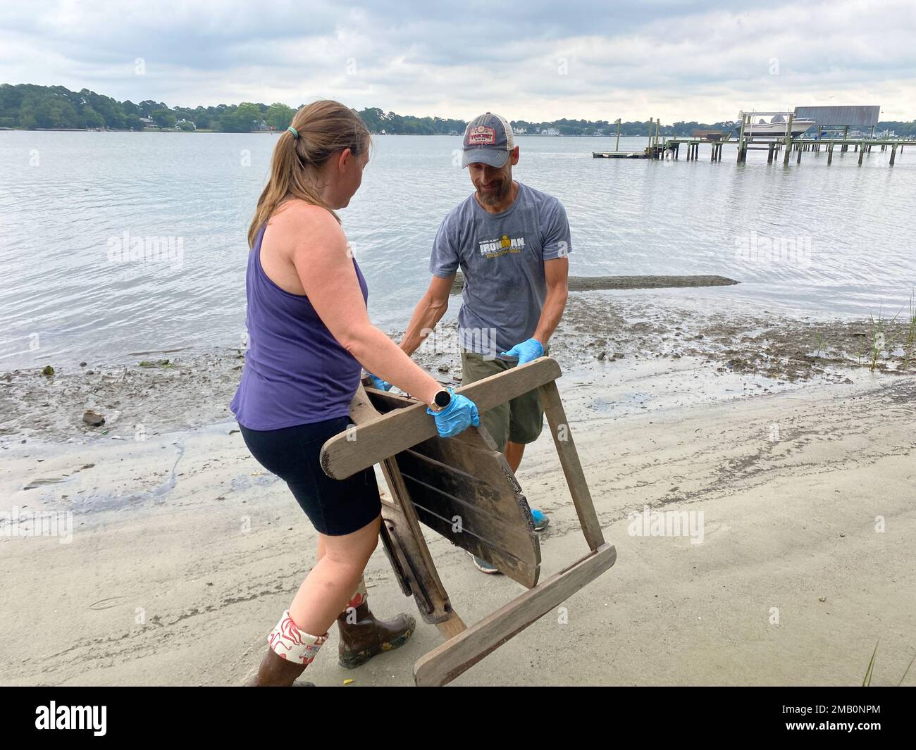 Volunteers from Naval Facilities Engineering Command (NAVFAC) Atlantic ...