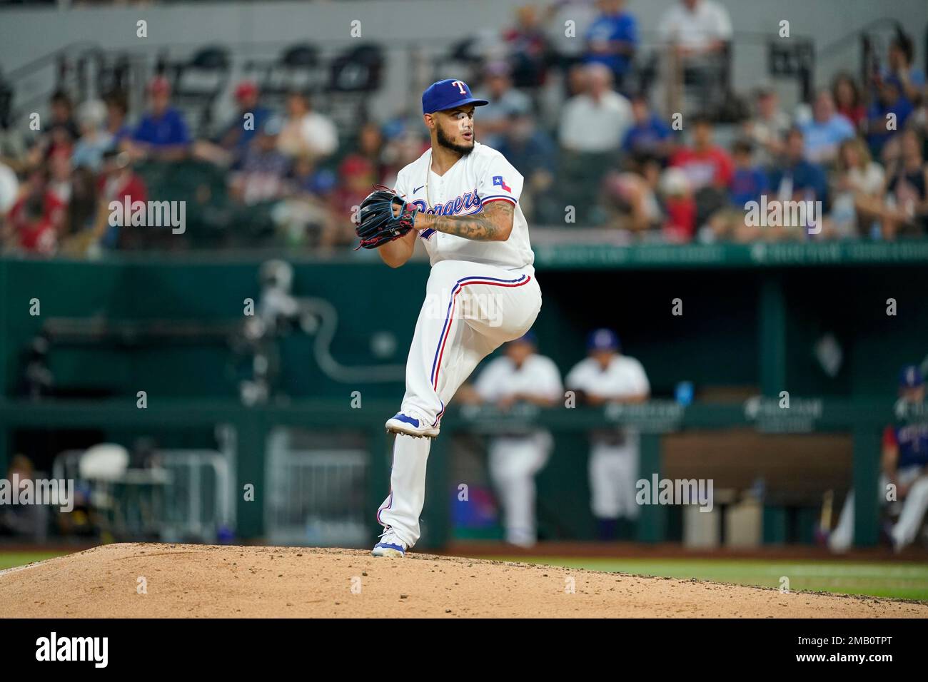 Texas Rangers relief pitcher Jonathan Hernandez throws to the Seattle ...