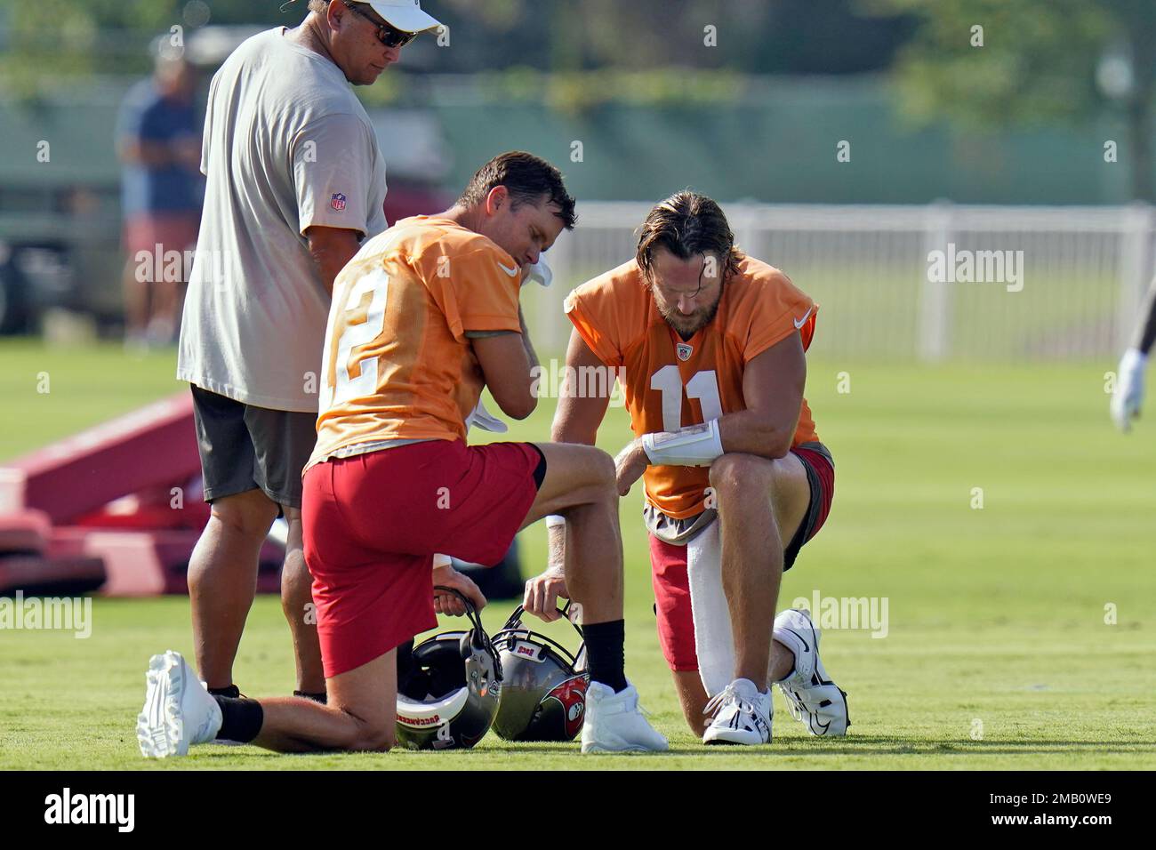 Tampa Bay Buccaneers quarterbacks coach Clyde Christensen talks to Tom ...
