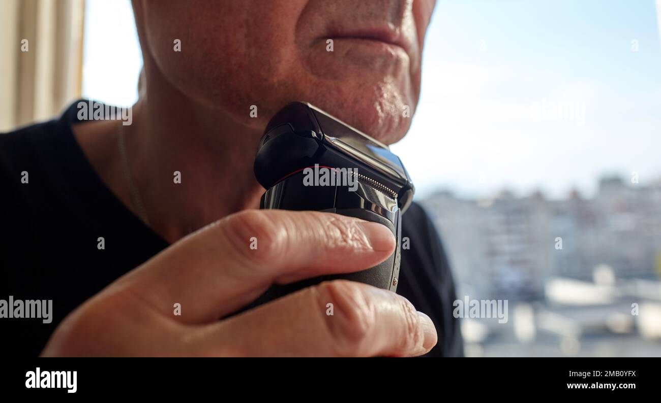Old man shaving hi-res stock photography and images - Alamy