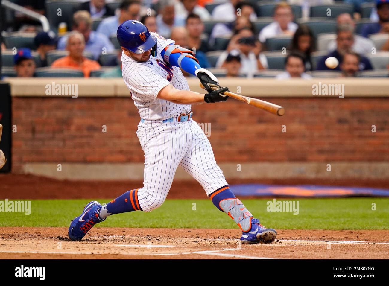 New York Mets' Pete Alonso hits a home run against the New York Yankees ...