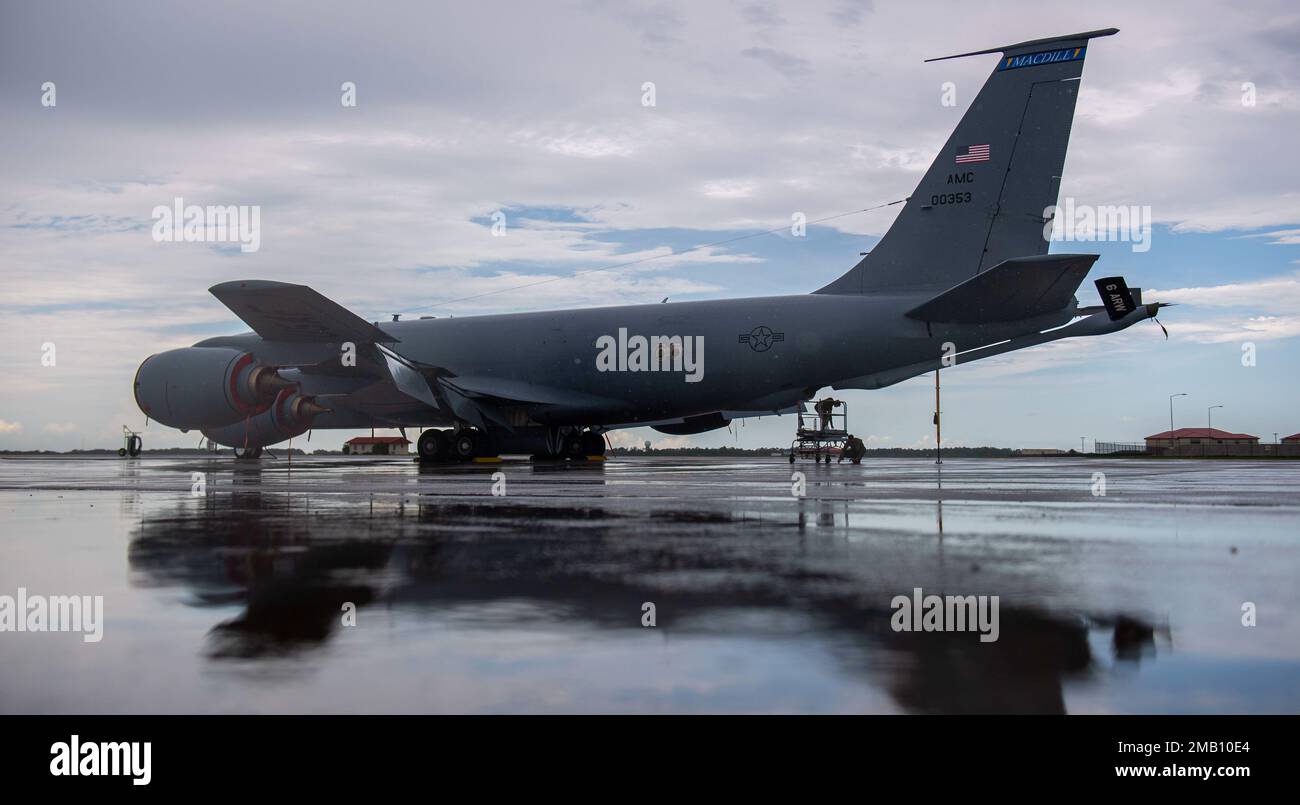 6th aircraft maintenance squadron hi-res stock photography and images ...