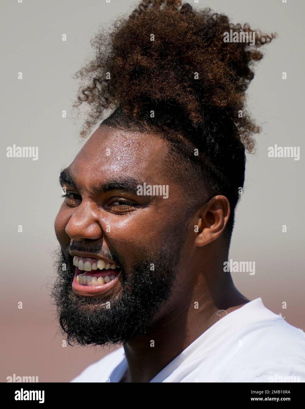 New York Giants defensive lineman Leonard Williams laughs while wearing ...