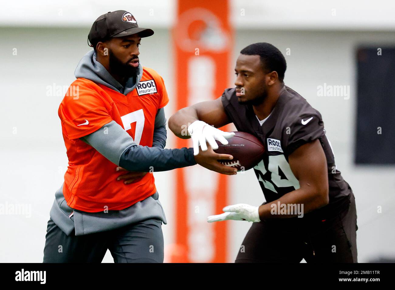 Cleveland Browns quarterback Jacoby Brissett (7) hands off to running ...
