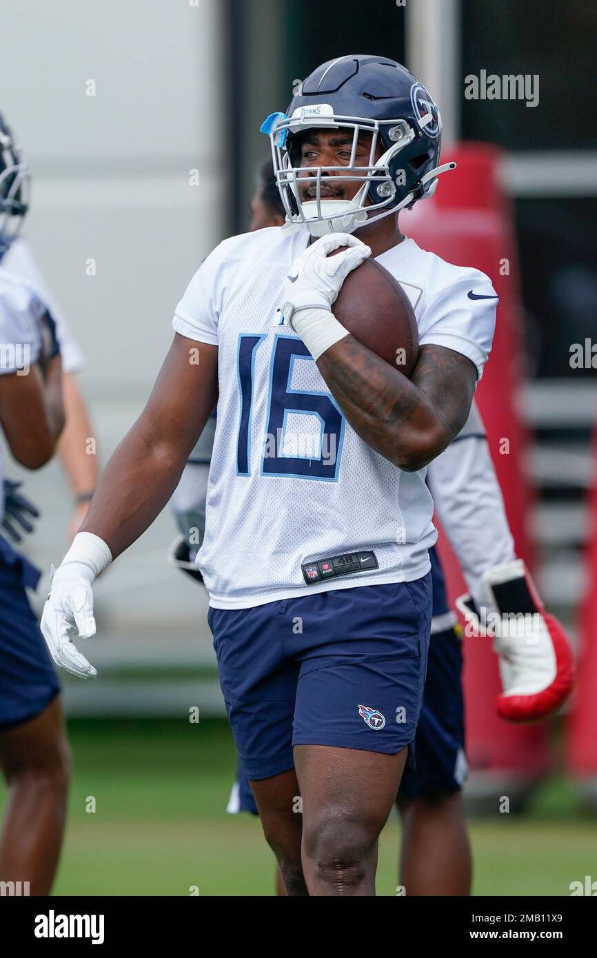 Tennessee Titans wide receiver Treylon Burks (16) takes part in drills ...