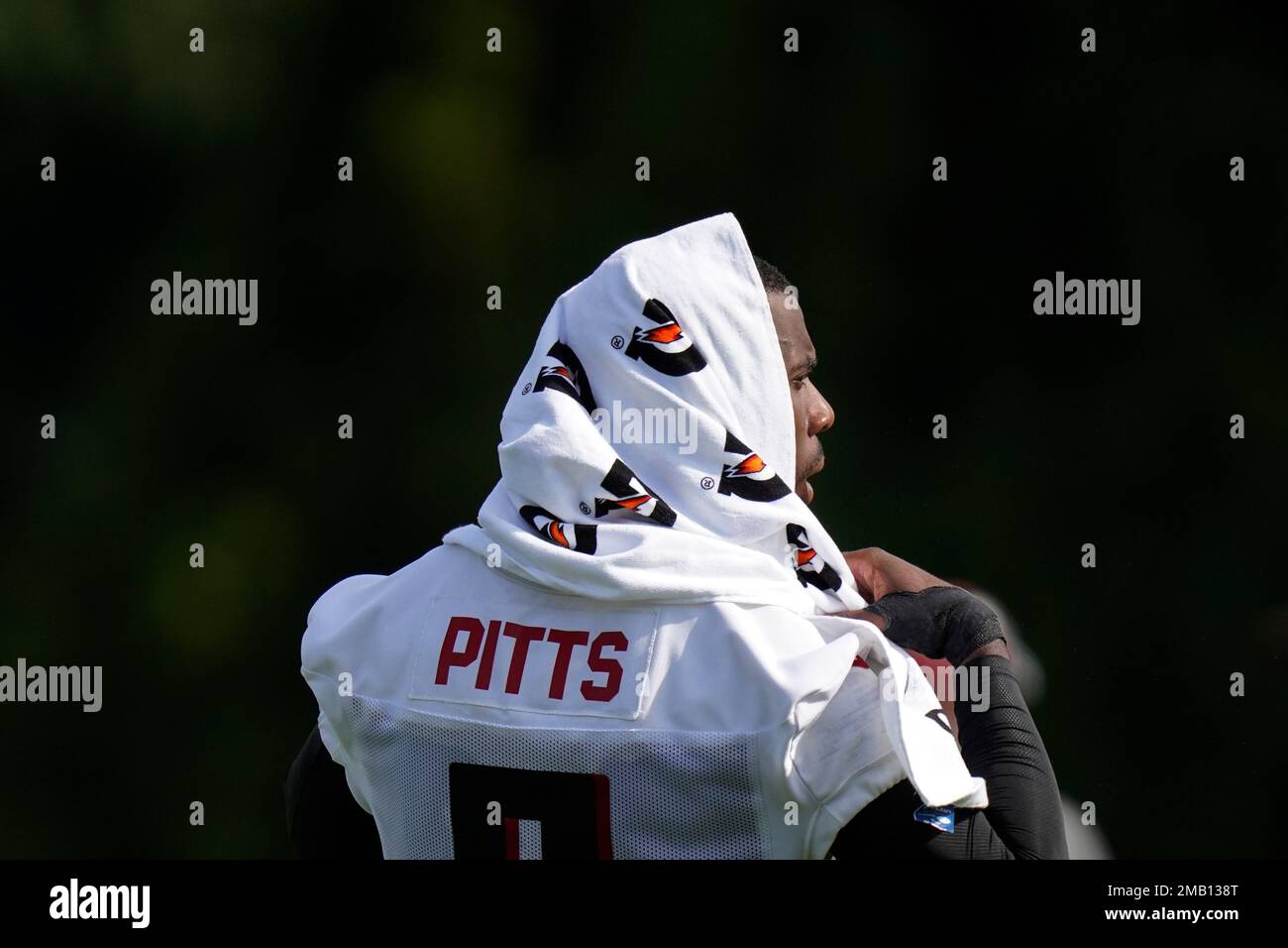 Atlanta Falcons tight end Kyle Pitts takes part in drills at the NFL ...