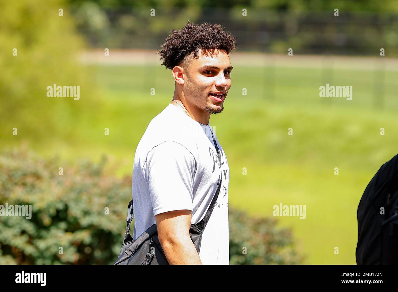 Atlanta Falcons wide receiver Drake London (5) arrives at the team's ...