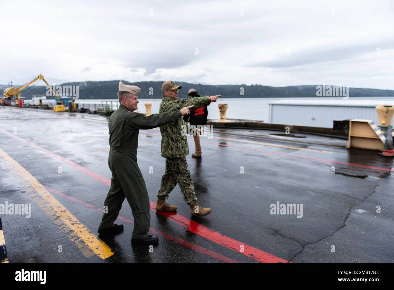 SILVERDALE, Wash. (Jun. 9, 2022) –U.S. Navy Capt. Robert Figgs (right ...