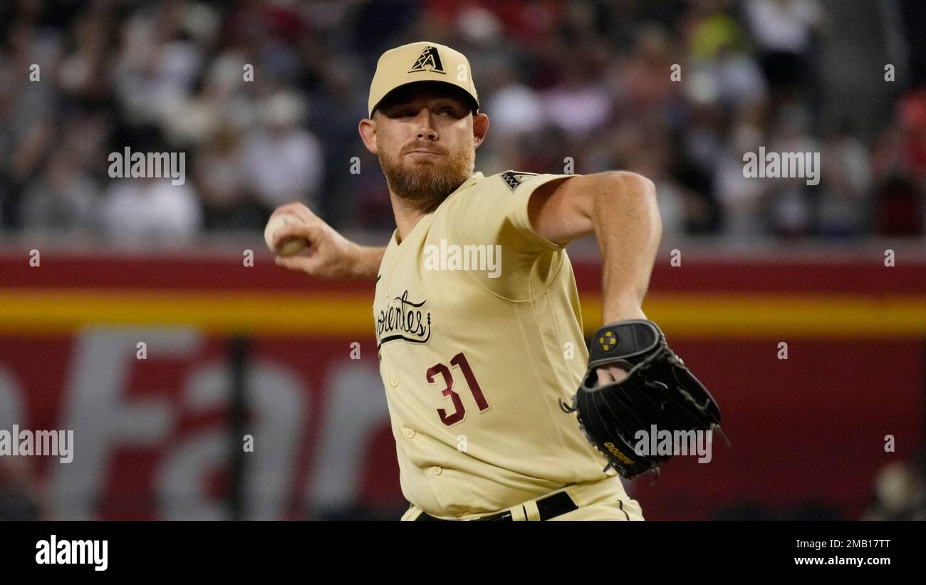 Arizona Diamondbacks relief pitcher Ian Kennedy (31) in the first ...