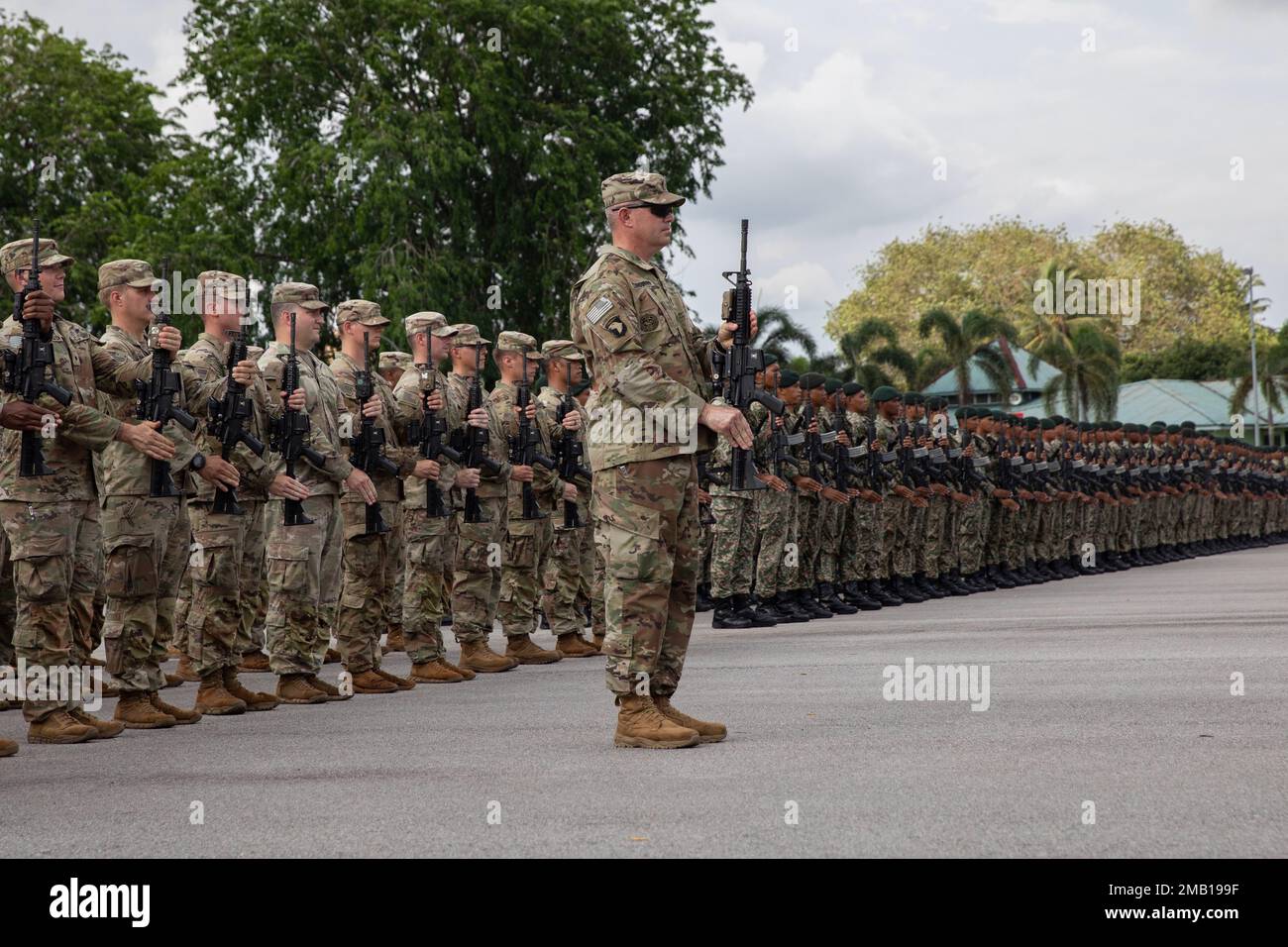 U.S. Army Soldiers from 3rd Squadron, 4th Cavalry Regiment, 3rd ...