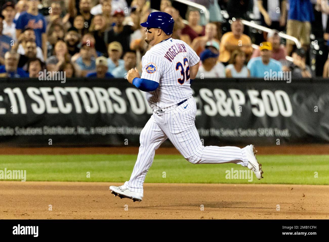 New York Mets Daniel Vogelbach runs to third base during the fifth ...