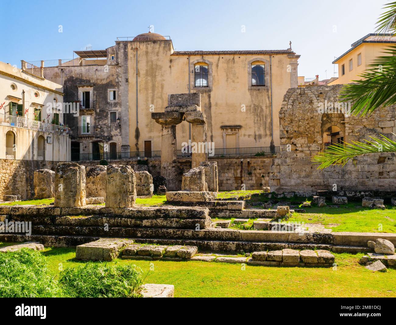 The Doric temple of Apollo (VI cent. BC) in Ortygia - Syracuse, Sicily ...