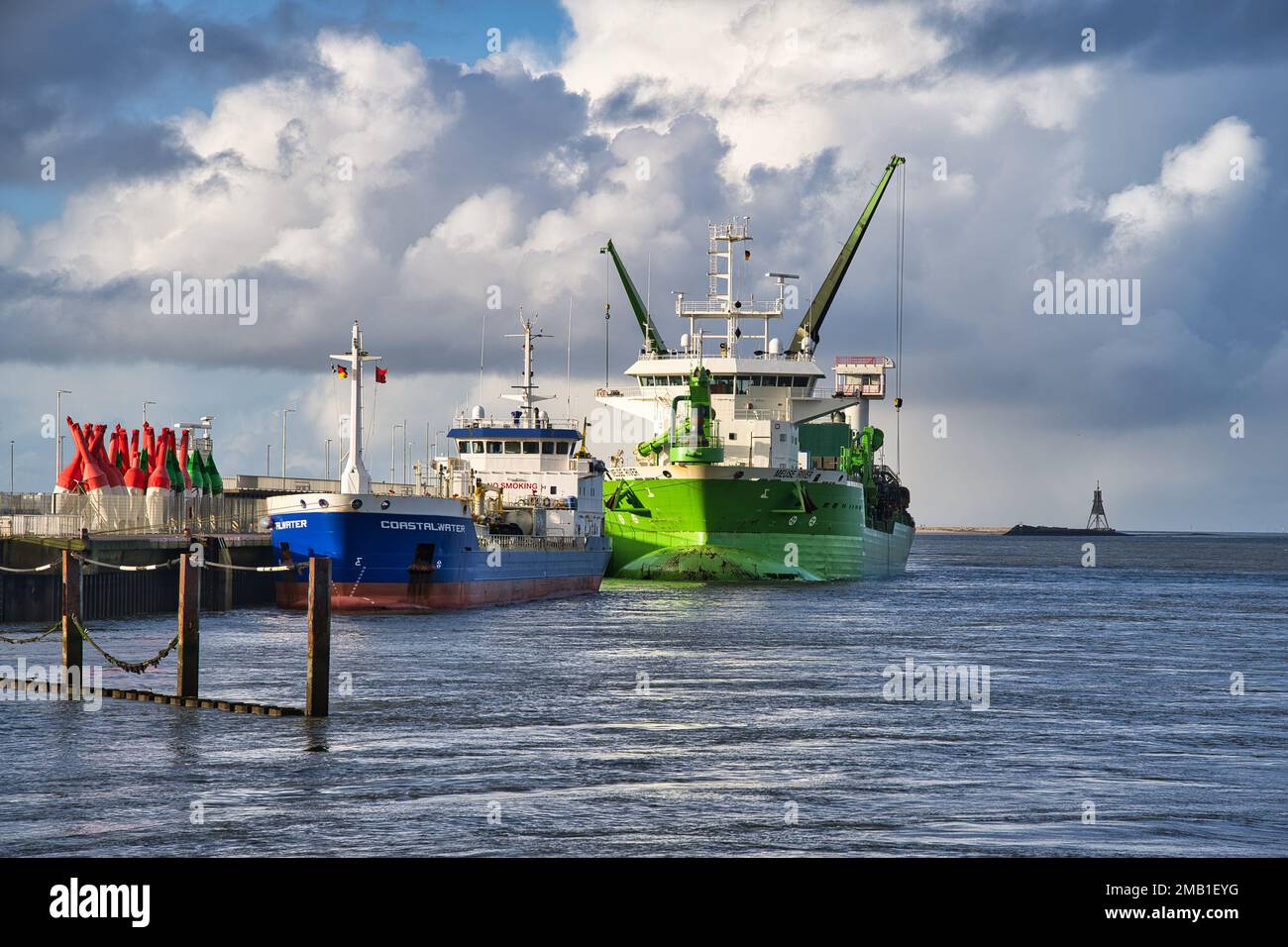 Cuxhaven schiffe hi-res stock photography and images - Alamy