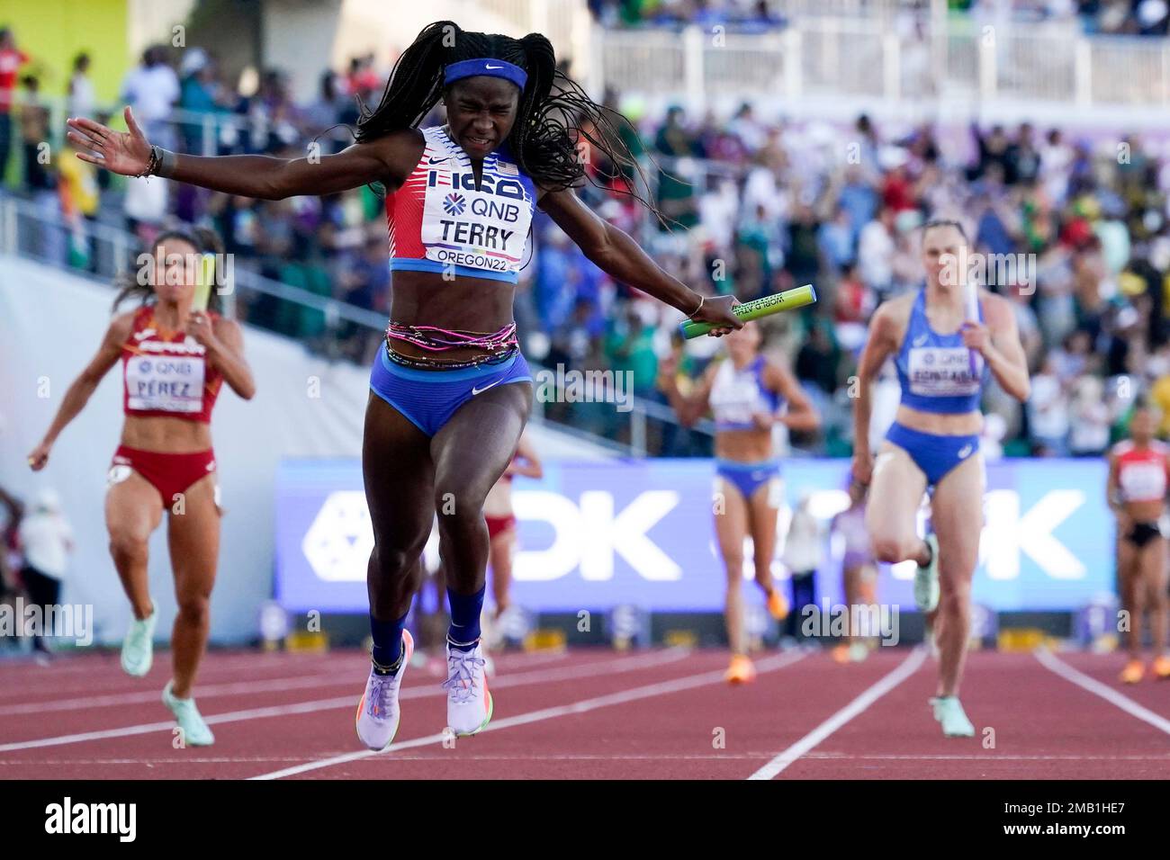 Twanisha Terry, of the United States, wins the final in the women's ...