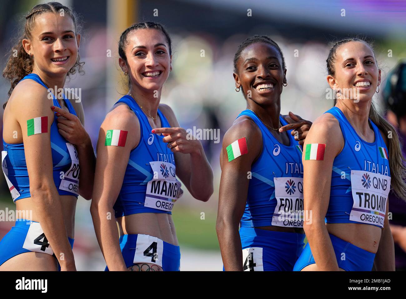 Team Italy poses for a photo after a heat during the women's 4x400 ...