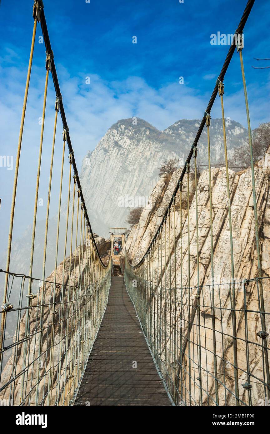 Rope bridge on the Shaoshi Shan mountain walk at Shaolin Temple ...