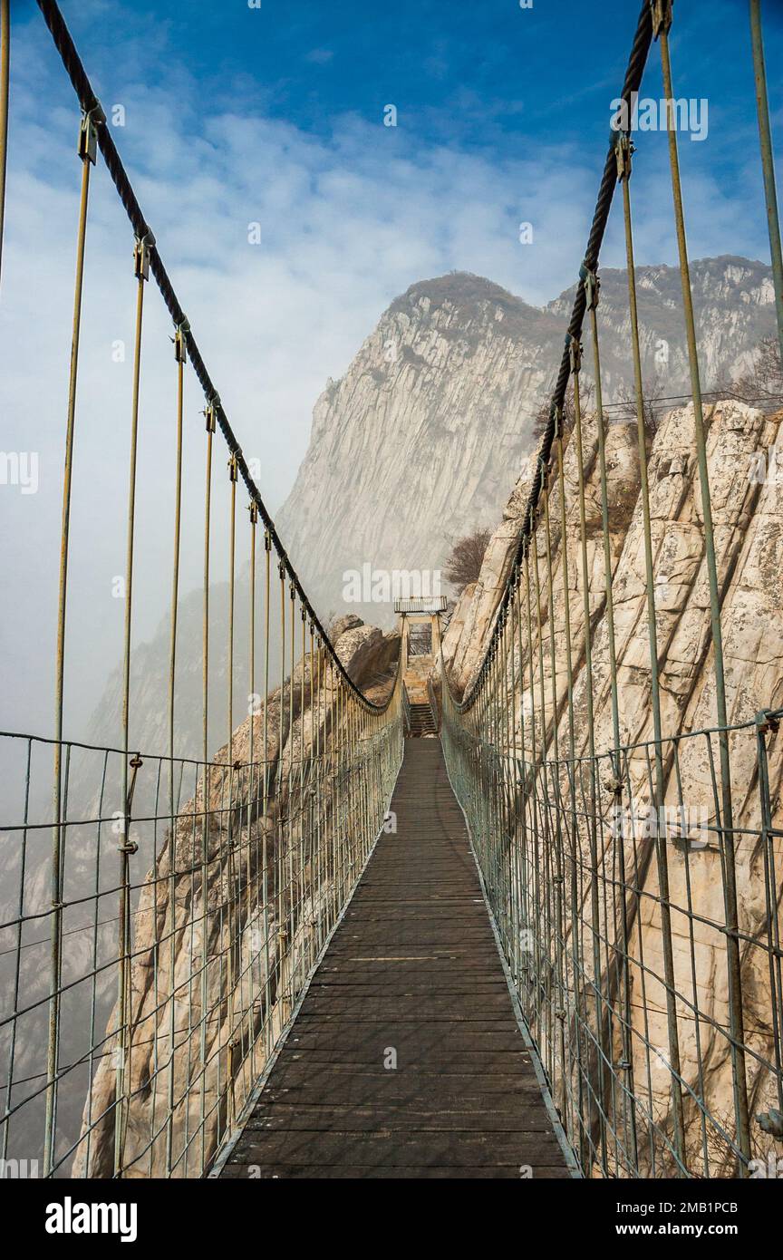 Rope bridge on the Shaoshi Shan mountain walk at Shaolin Temple ...