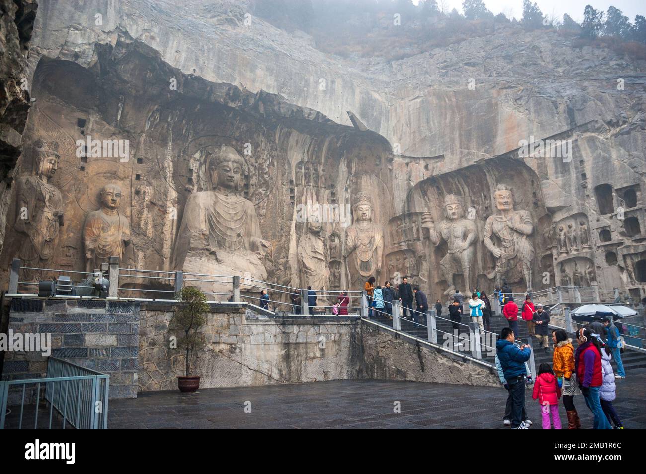 Luoyang, China – 02022009: The Big Vairocana at Longmen Grottoes in ...