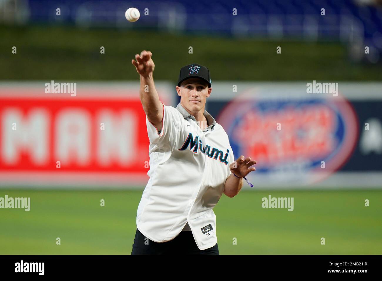 Miami Marlins 2022 first-round draft pick Jacob Berry throws a ...