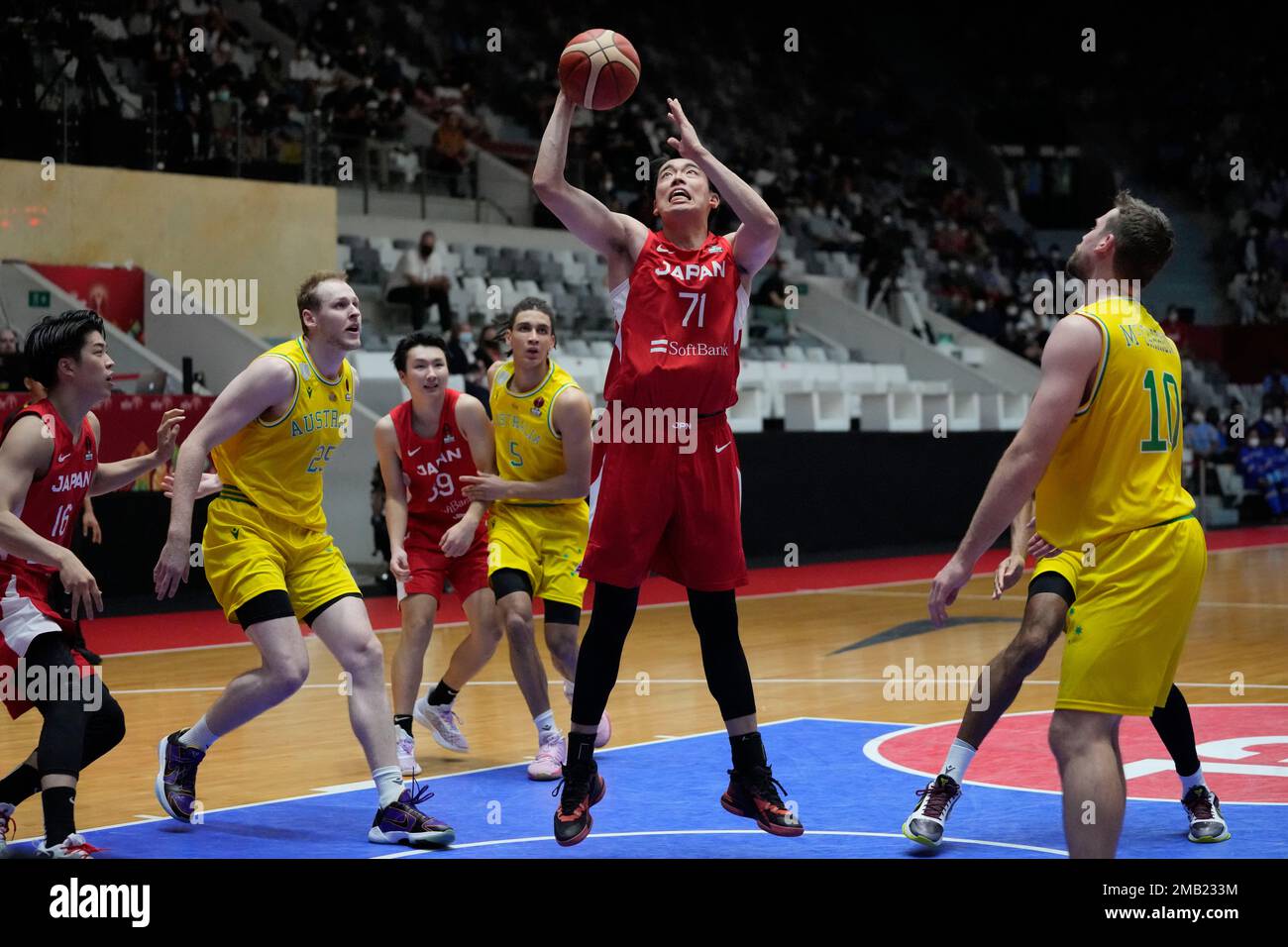 Japan's Soichiro Inoue, center, shoots against Australia's Mitchell ...