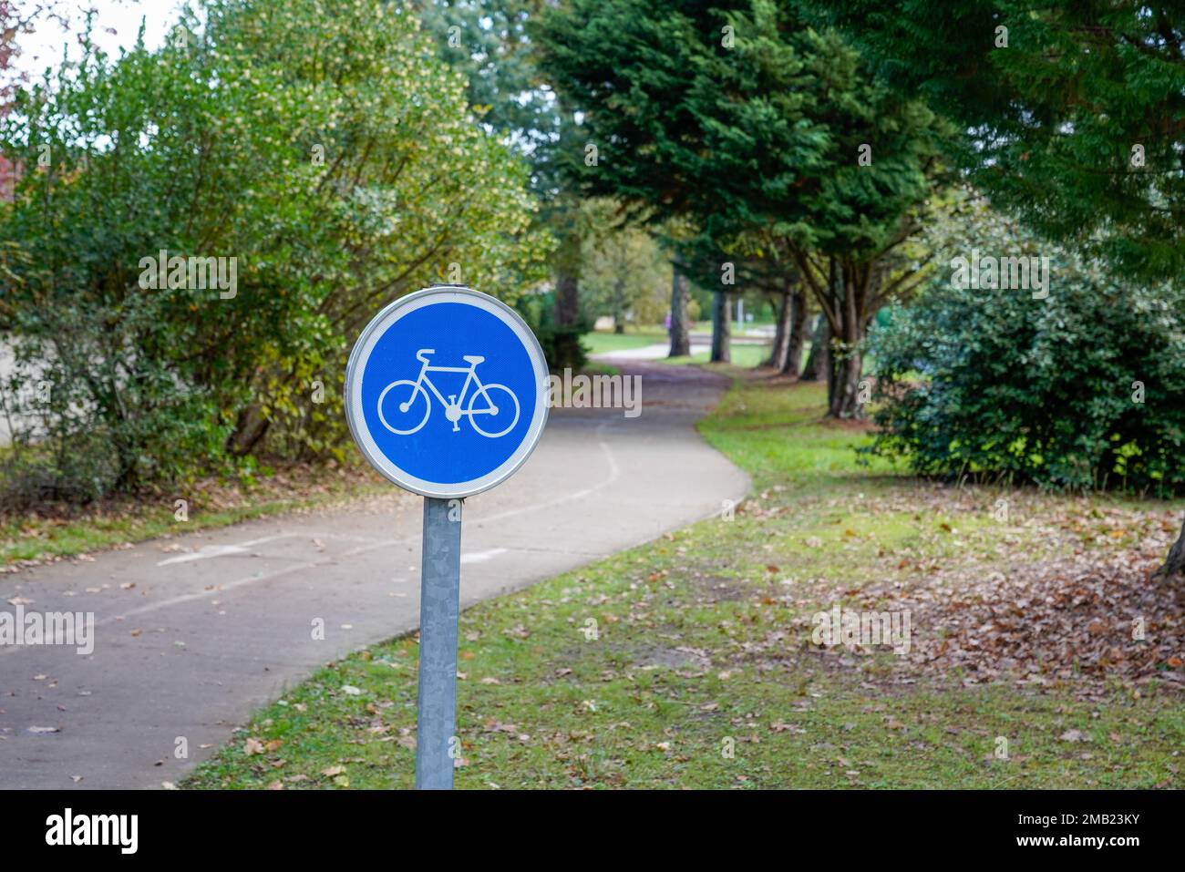 round blue cycle lane sign for bicycles Stock Photo - Alamy