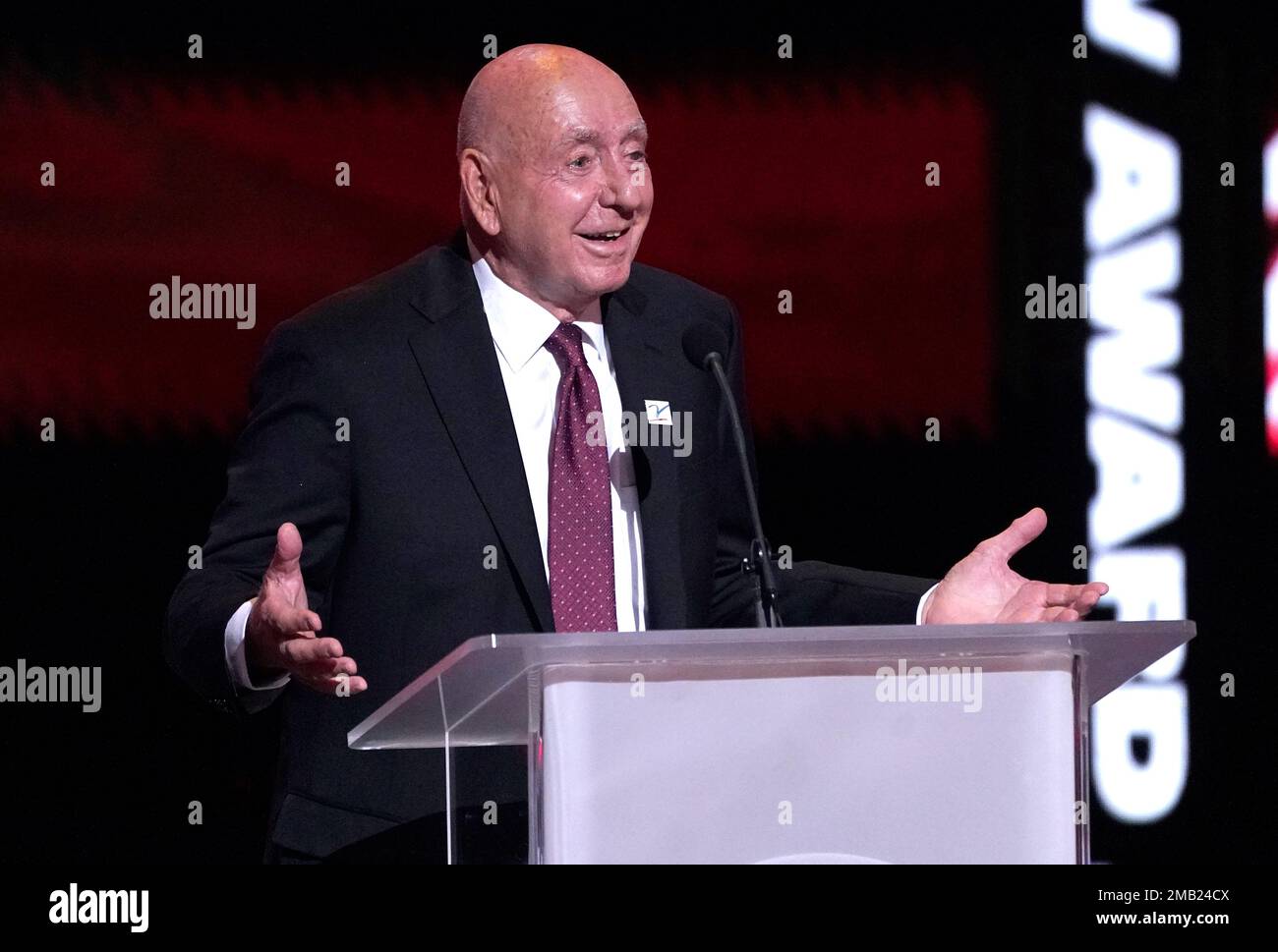 Dick Vitale accepts the Jimmy V award for perseverance at the ESPY ...