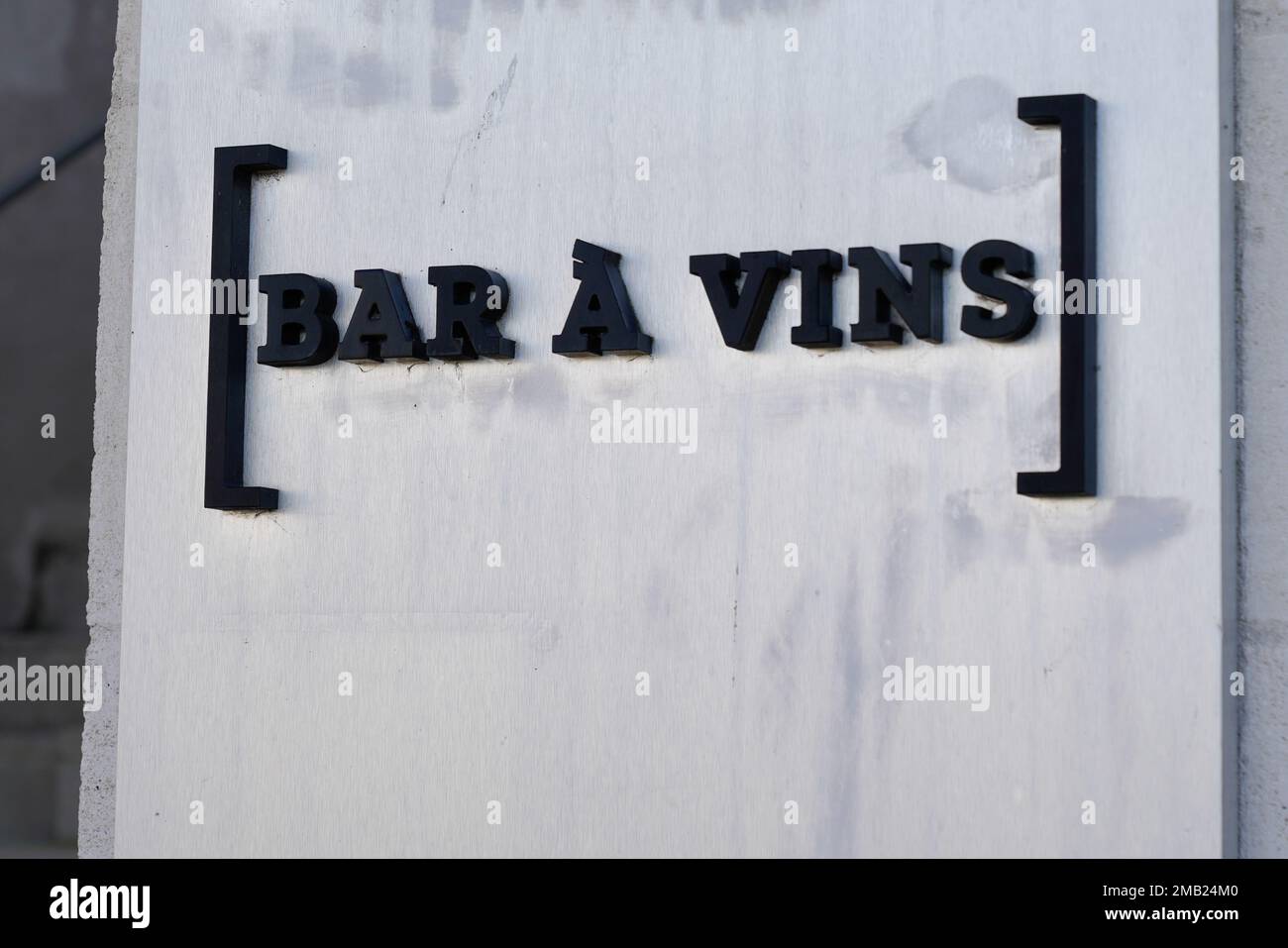 French wine shop entrance sign hi-res stock photography and images - Alamy