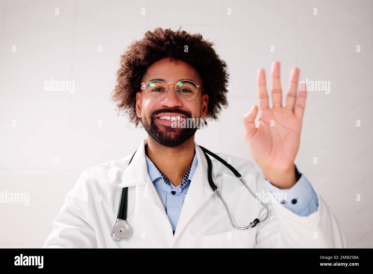 Man waving goodbye hi-res stock photography and images - Alamy