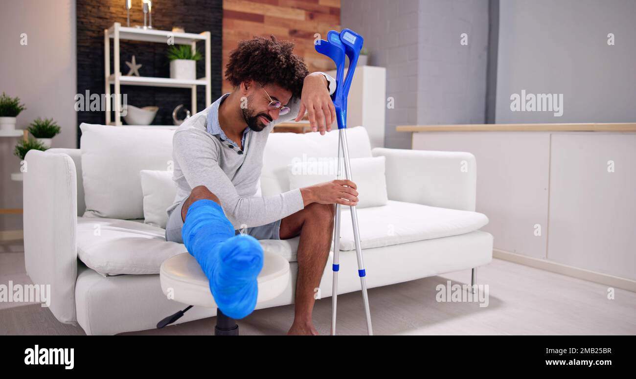 Leg injury man hi-res stock photography and images - Alamy