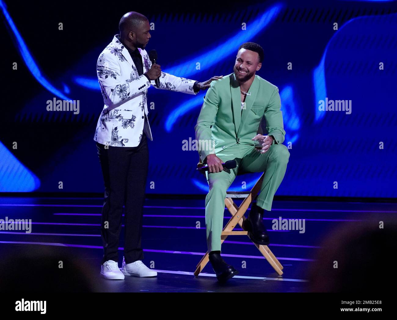 Jay Pharoah, left, and host Stephen Curry, NBA player with the Golden ...