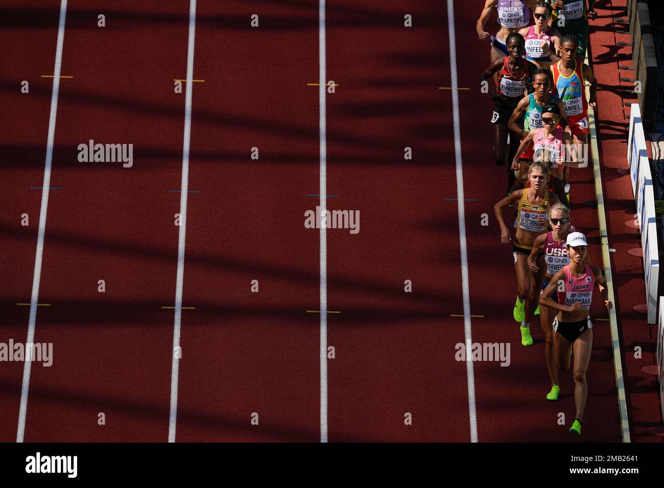 Women compete during a heat in the women's 5000-meter run at the World ...
