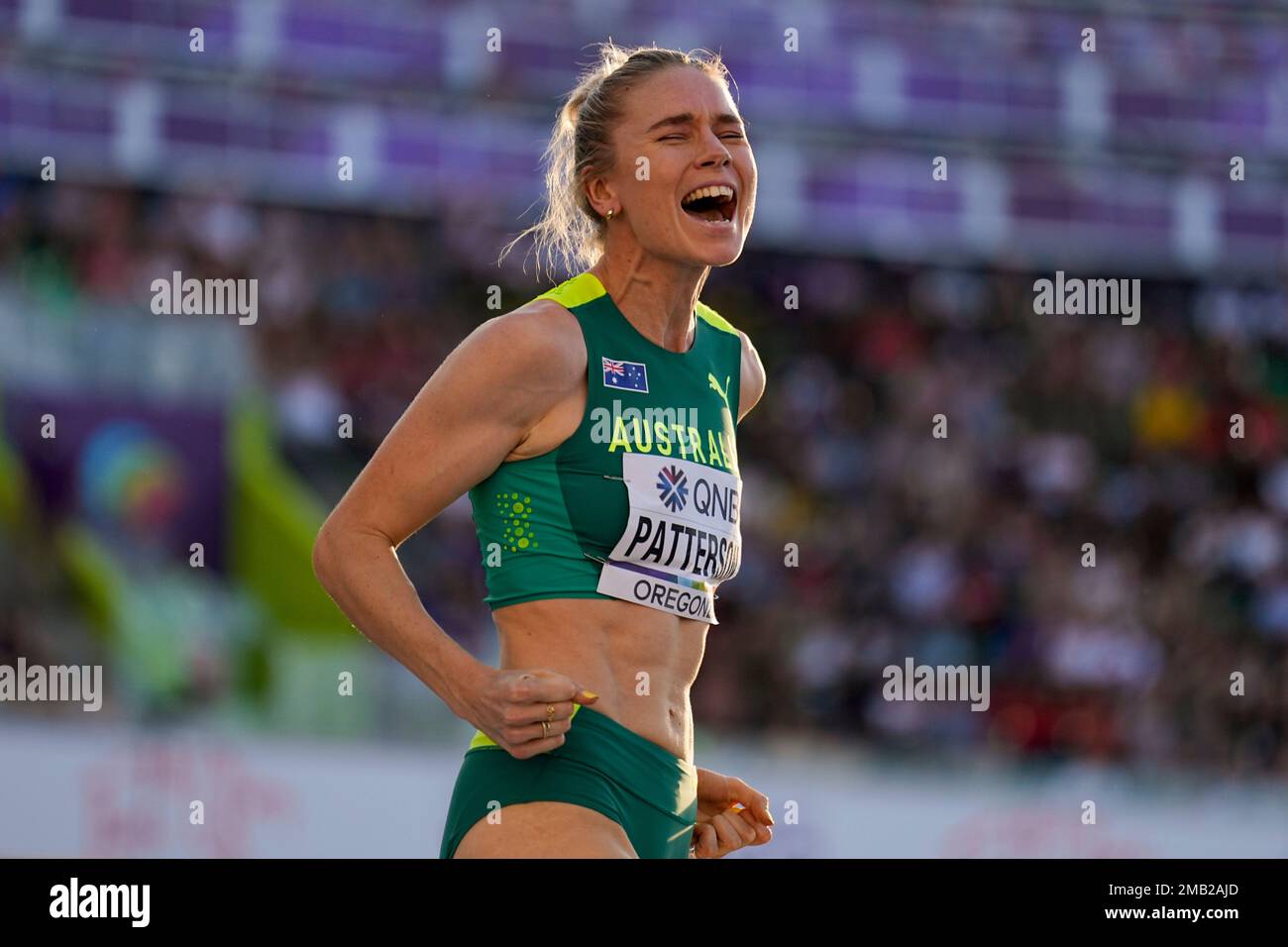 Eleanor Patterson, of Australia, celebrates after winning the gold ...