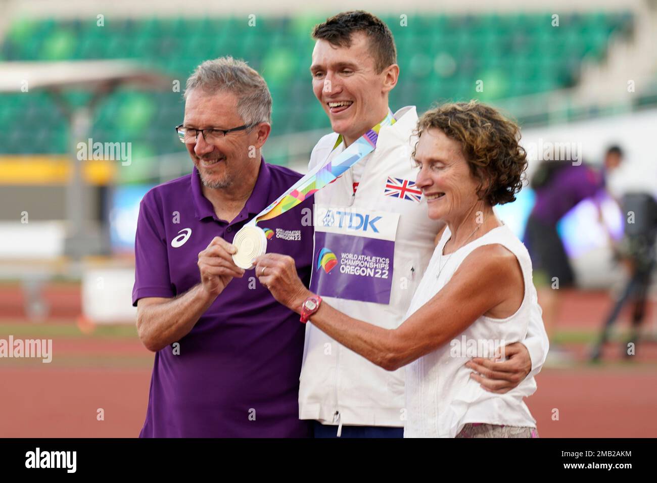 Geoff and Susan Wightman pose with their son Gold medalist Jake ...