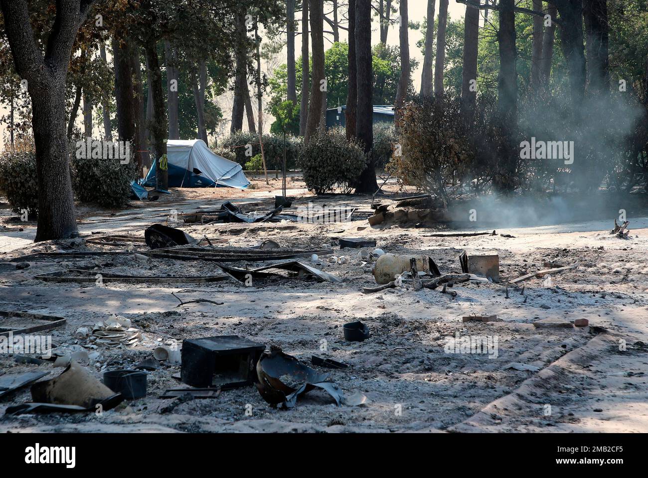 Les Flots Bleus campsite burned down in a forest fire in Pyla sur Mer ...