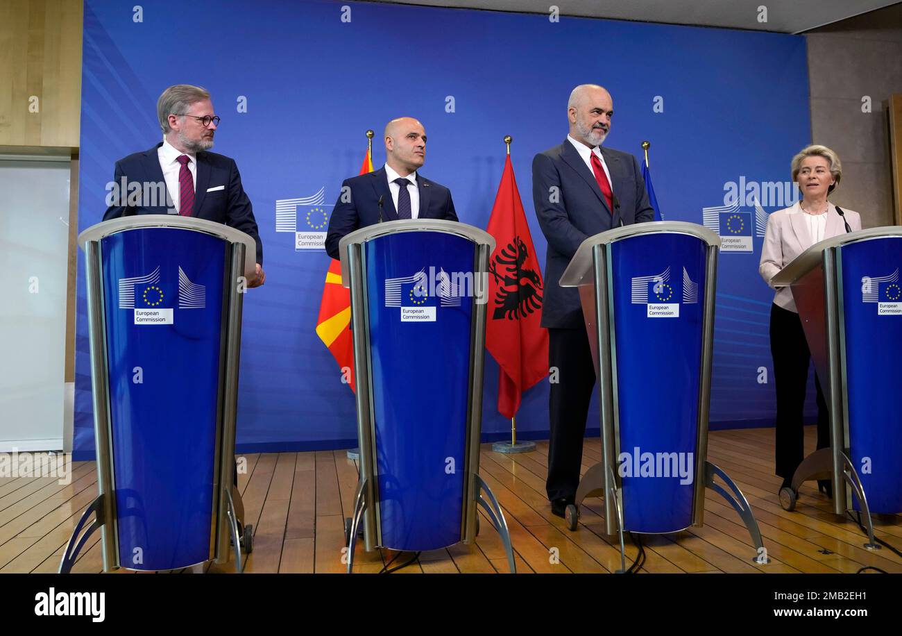 From right, European Commission President Ursula von der Leyen ...
