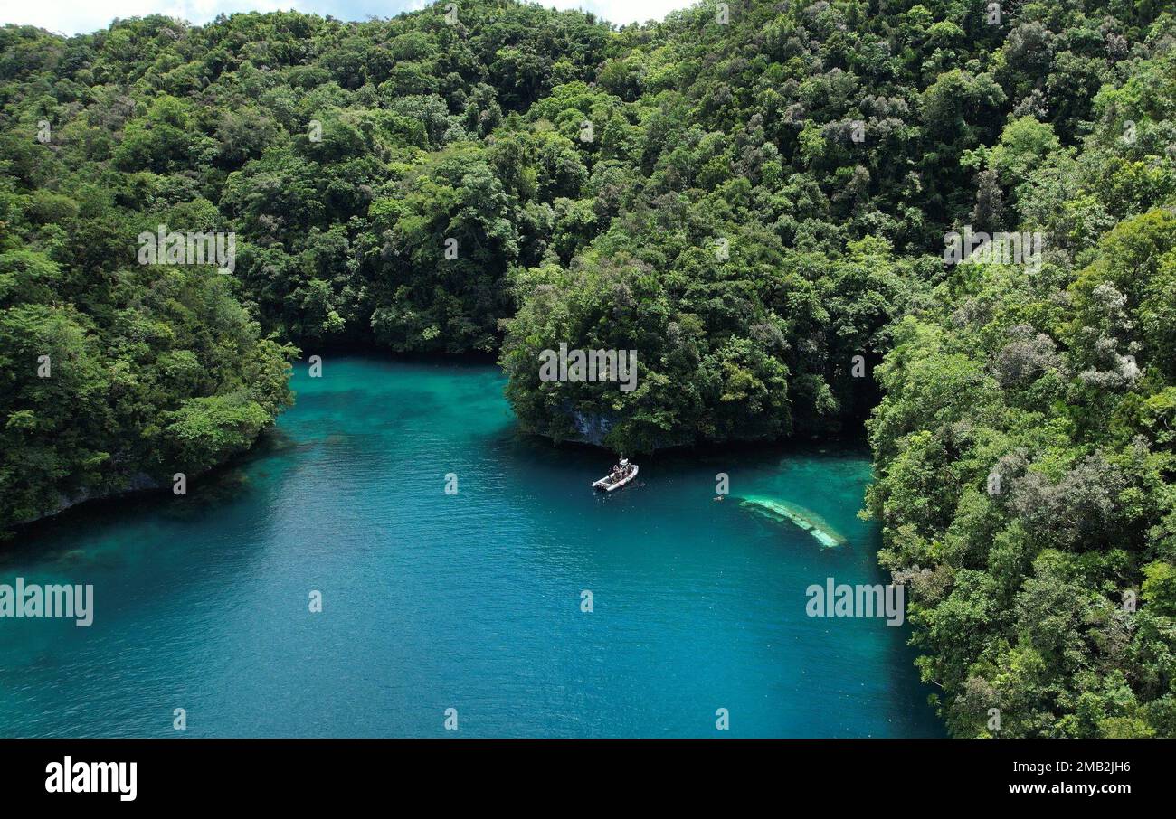 MALAKAL PORT, Palau (June 10, 2022) Sailors assigned to Mobile Diving ...