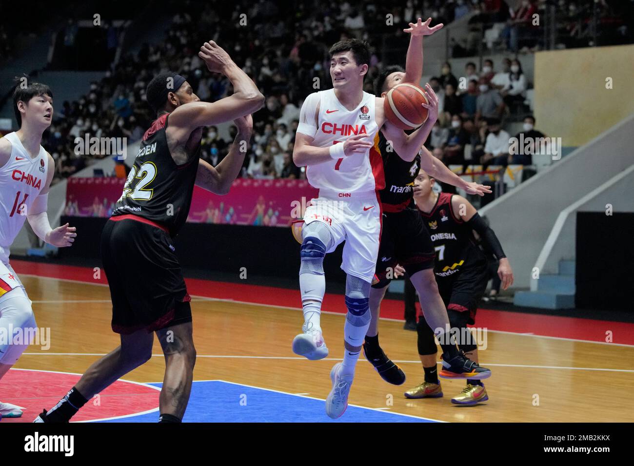 China's Sun Minghui (7), drives against Indonesia's Marques Terrell ...