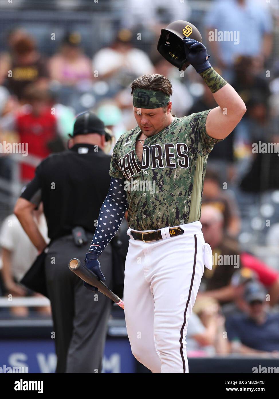 San Diego Padres' Luke Voit reacts after striking out against the ...