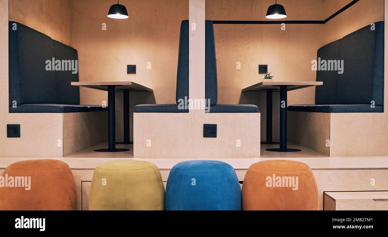 Empty office cubicles hi-res stock photography and images - Alamy