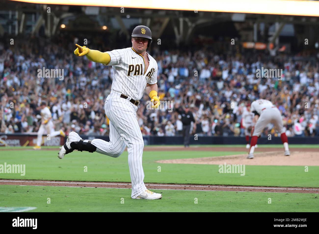 San Diego Padres' Luke Voit, foreground, celebrates after hitting a ...