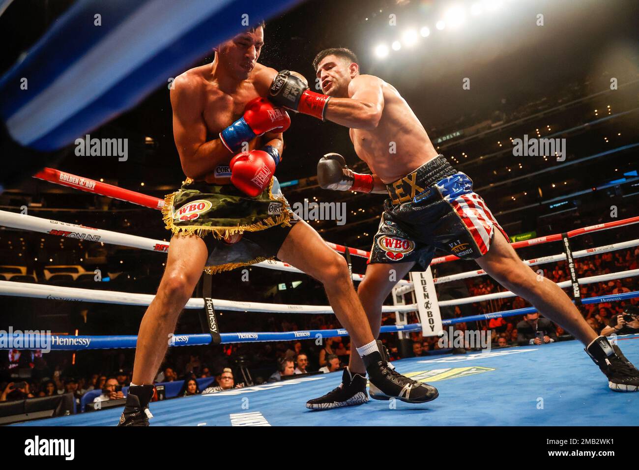 Alexis Rocha, right, connects with Luis Veron during a 10 Rounds vacant ...